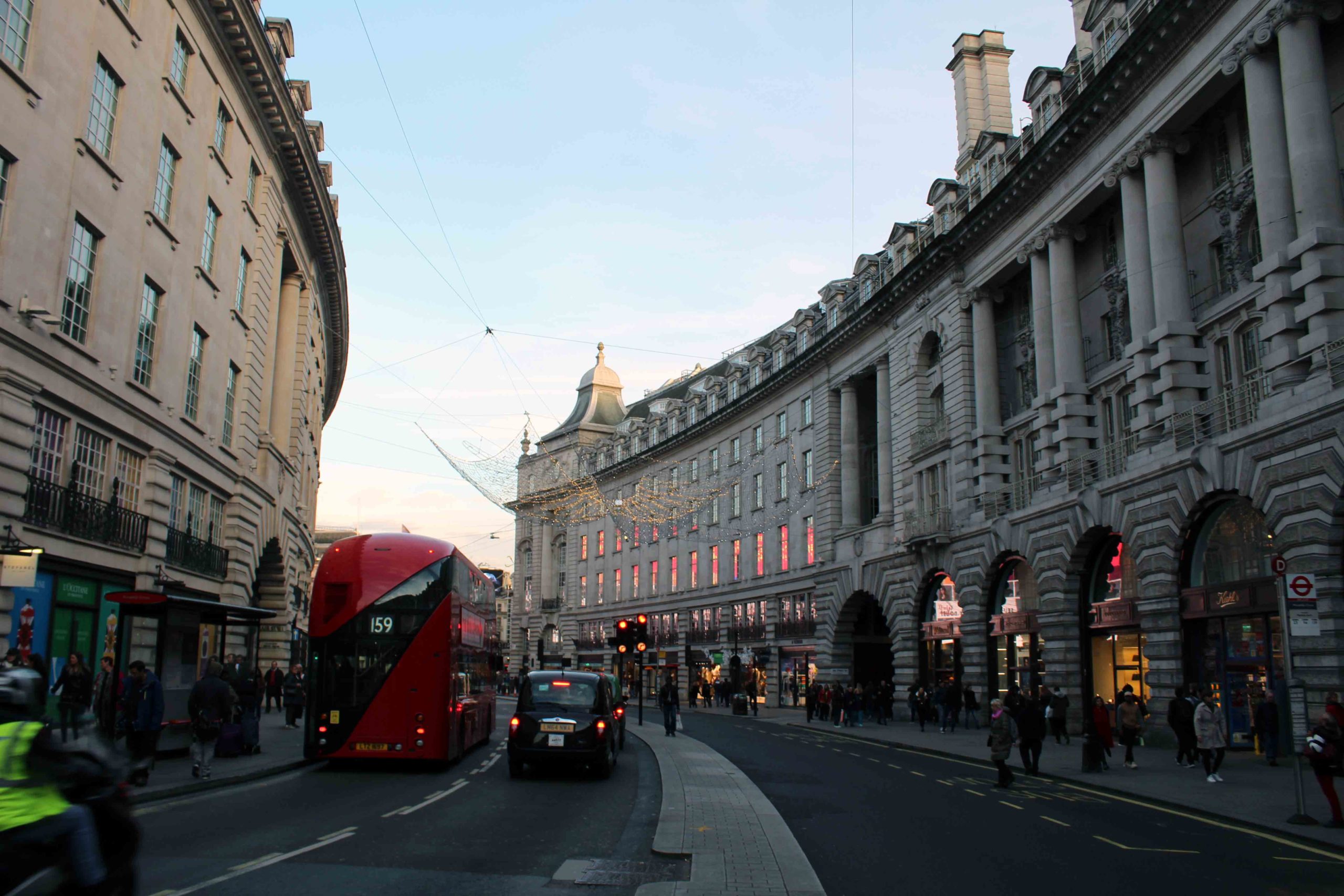 Regent Street, la curva más famosa de Londres - Bahía César