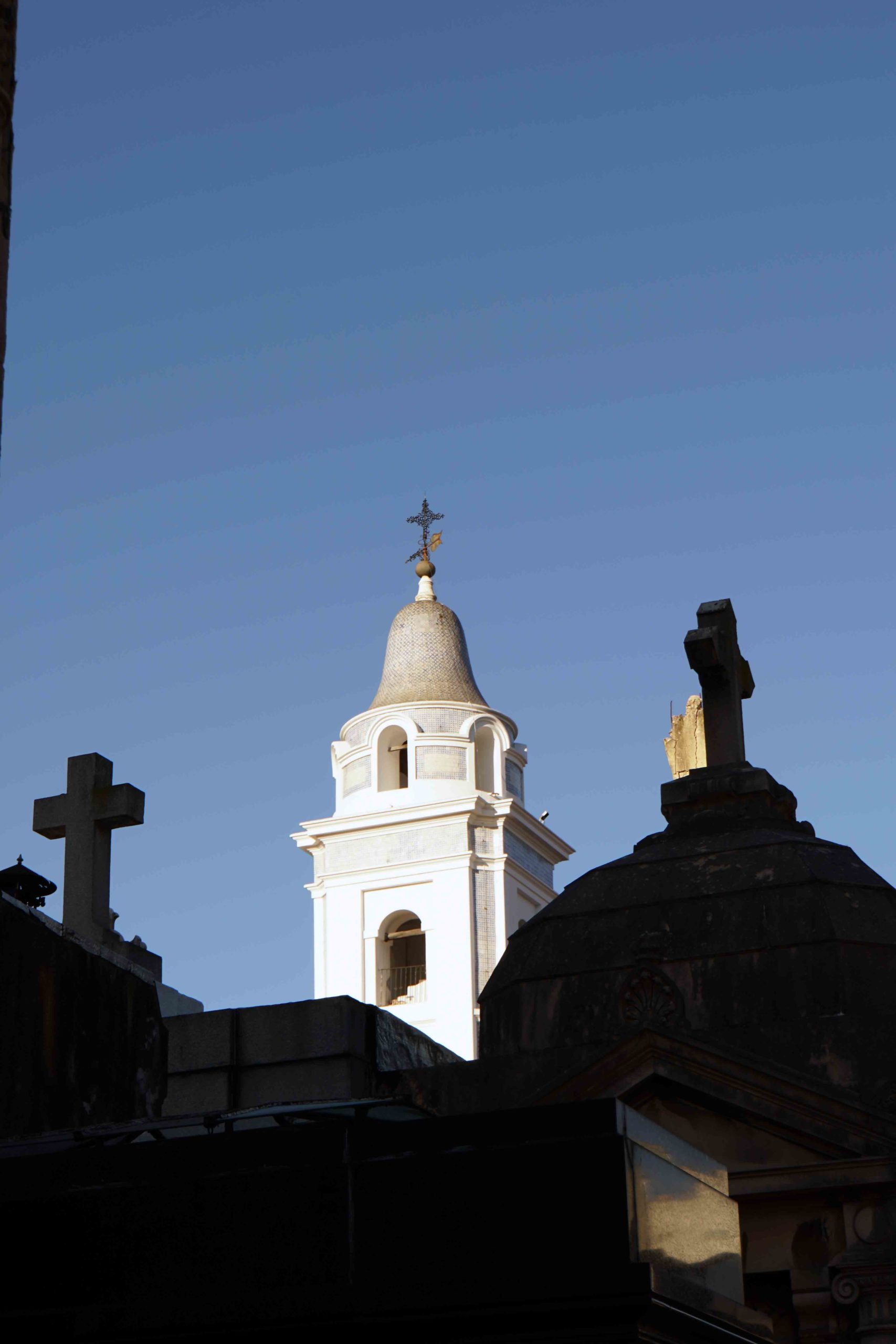 La Basílica del Pilar desde el cementerio de la Recoleta - Bahía César