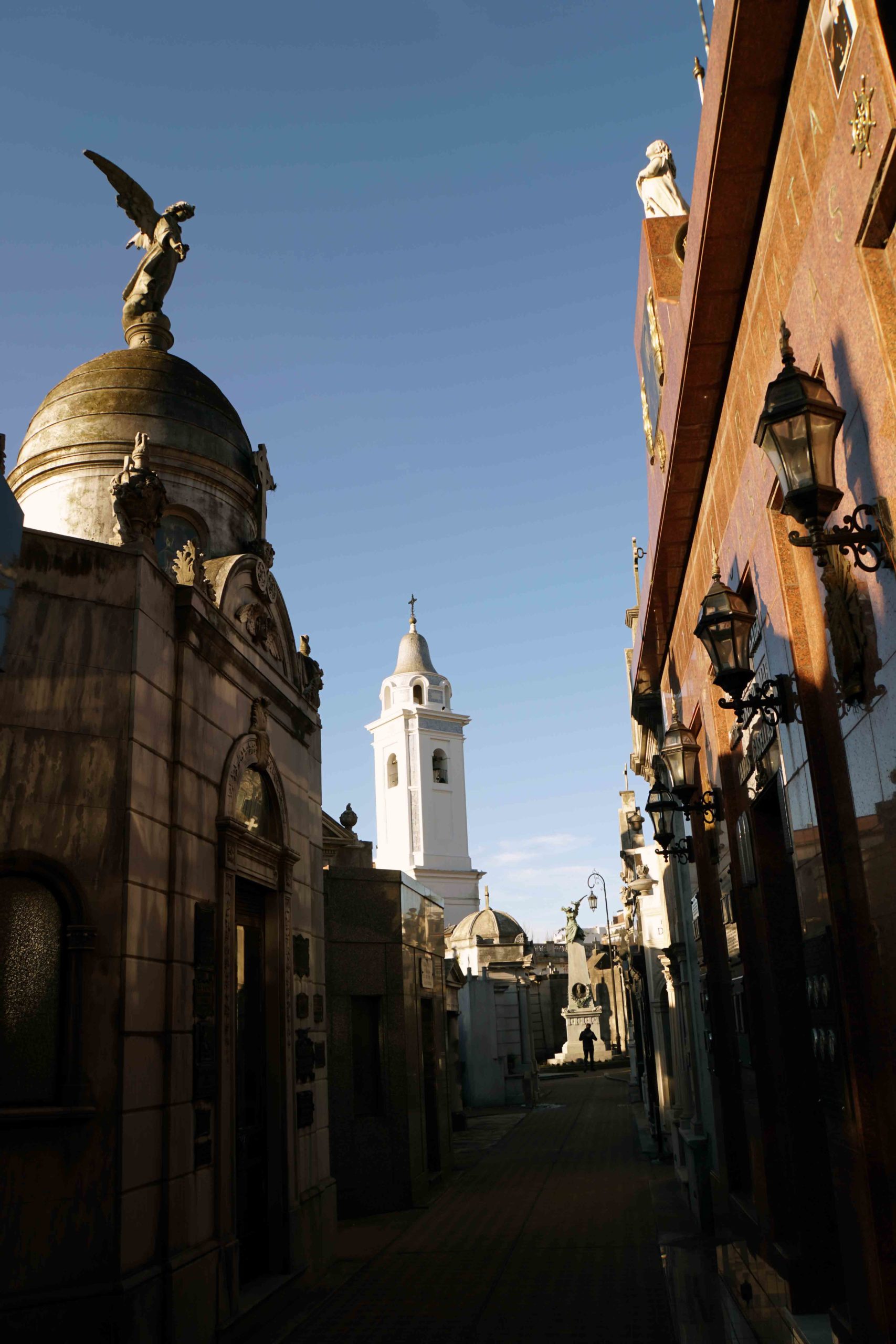 La Basílica del Pilar desde el cementerio de la Recoleta - Bahía César