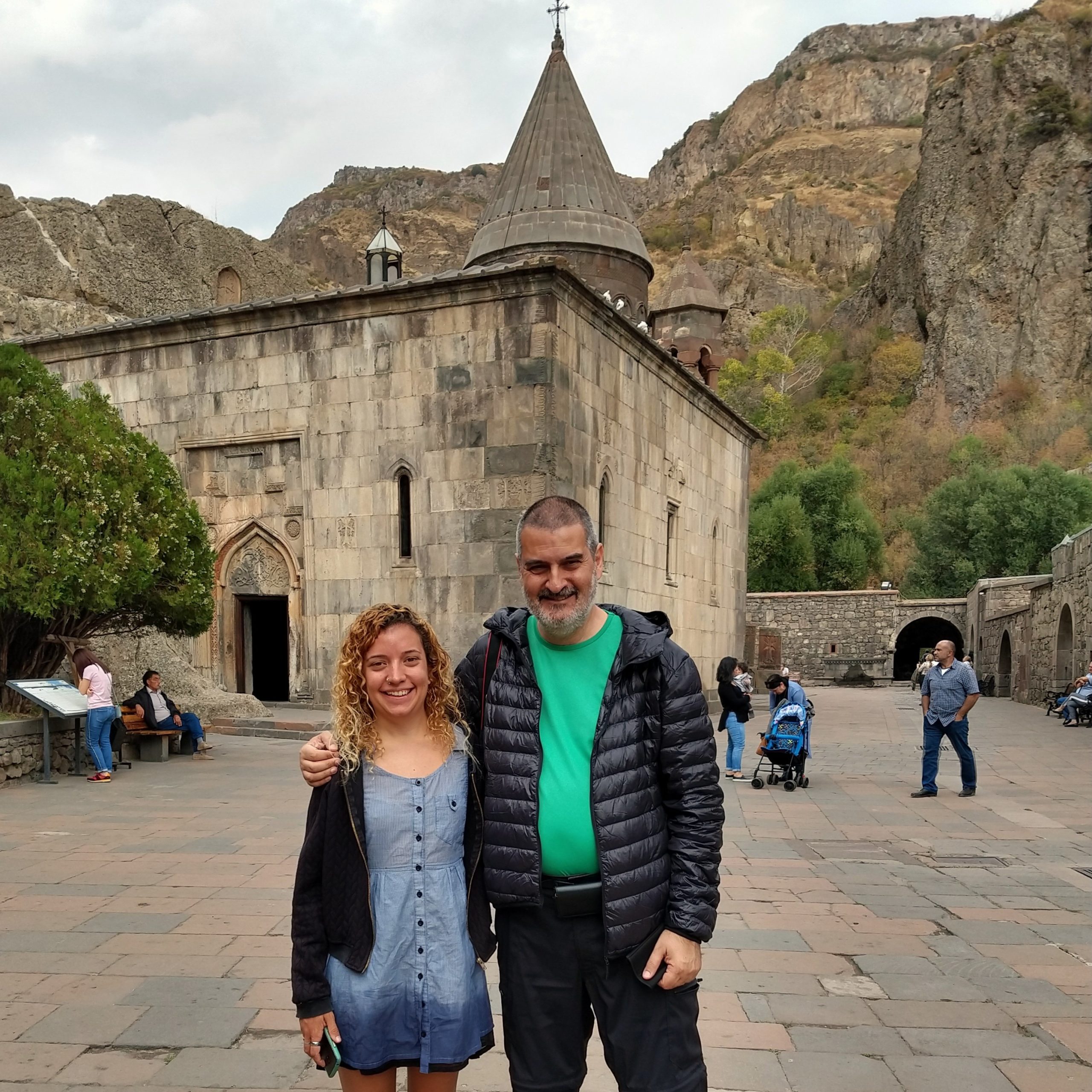 Volver a Armenia: Agustina, historia y cristianismo - Bahía César
